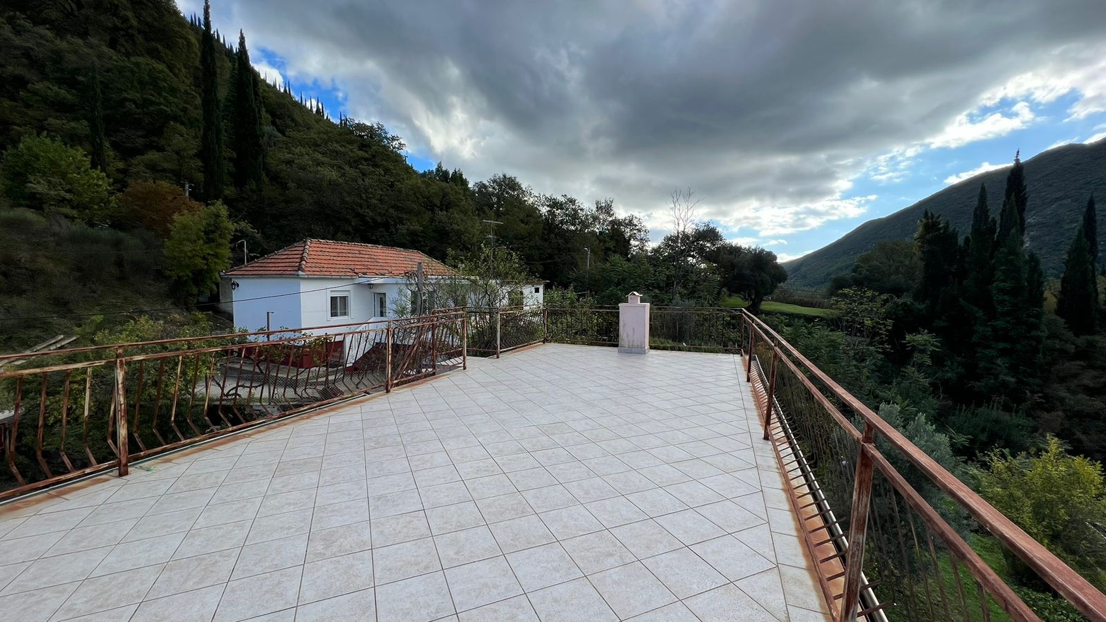 House in a quiet location with beautiful mountain views - Monte Estate