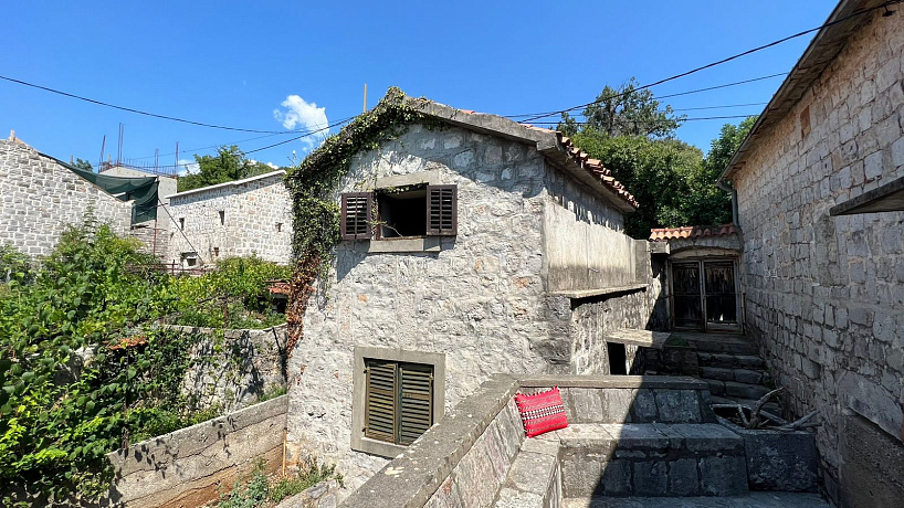 Three houses in the charming village of Klinci on the Lustica peninsula ...